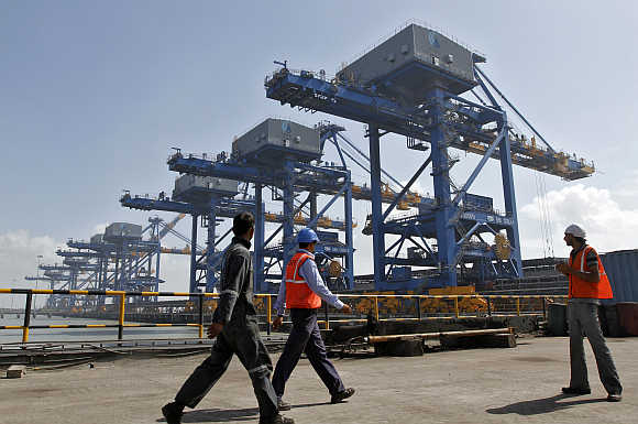 Port Workers in Mangalore Demand Shipping Companies Implement Labour ...