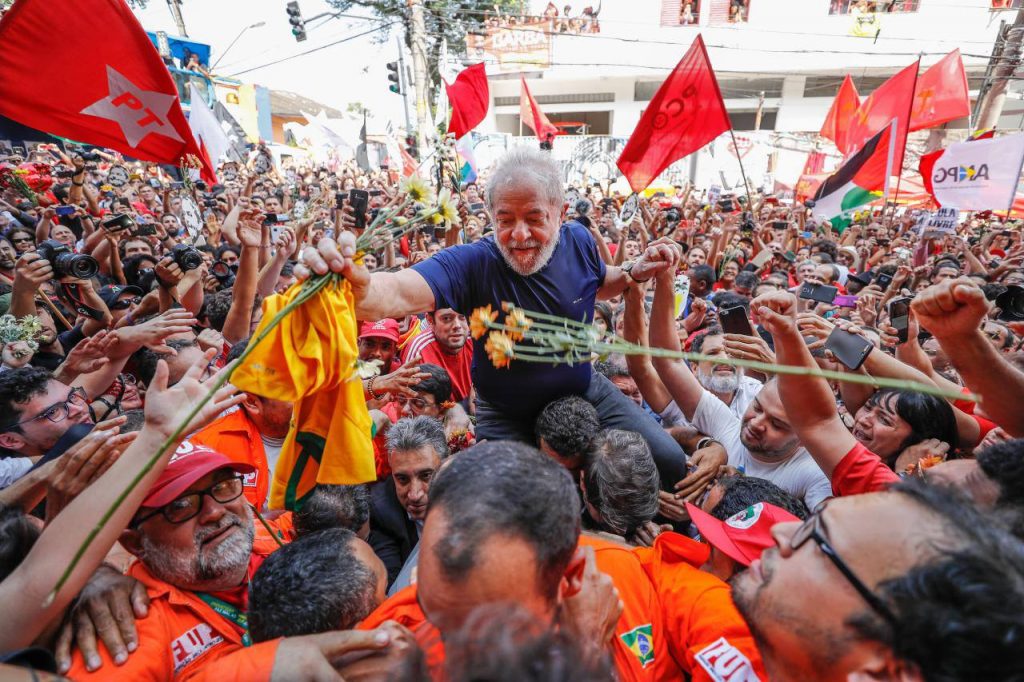 Lula Turns Himself in to Federal Police, a New Phase of Resistance ...
