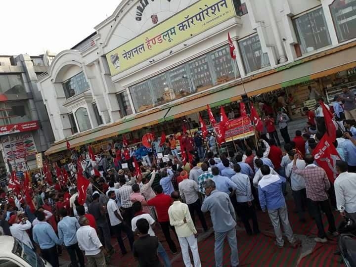 Rajasthan Handloom Workers Continue their Strike, Demand Better Working ...
