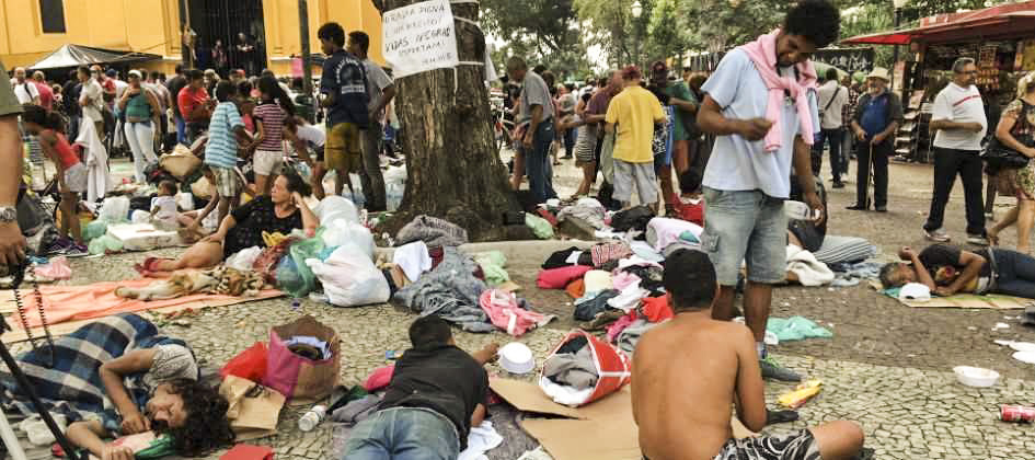 One Month After Building Collapse, Homeless Workers Continue the ...