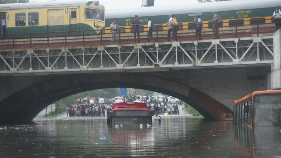 Is Minto Road Getting Submerged in Water Because of BJP Headquarters ...