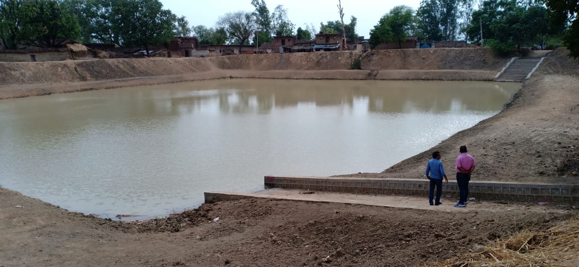 Bundelkhand Drought: Villagers Of Banda Working Hard To Revive Ponds ...