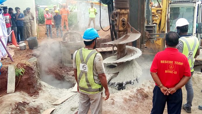 Tamil Nadu: 3-Year-Old Boy Stuck in Borewell for 80 Hours, Dies | NewsClick