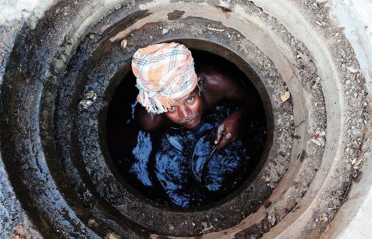 UP: 2 Die After Inhaling Toxic Gas While Cleaning Septic Tank | NewsClick
