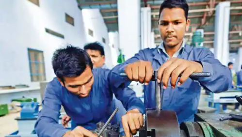 Four-Day Work Week not Legally Tenable Under New Labour Law Regime ...