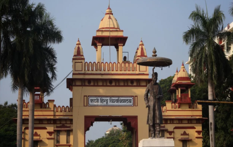 UP: BHU Gardeners Protest After Non-payment of Salaries for Five Months ...