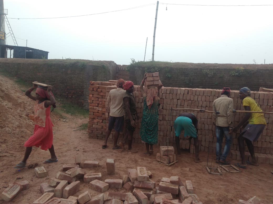 WB: Over 12 Lakh Brick Kiln Workers Left in Lurch as Owners Go on ...