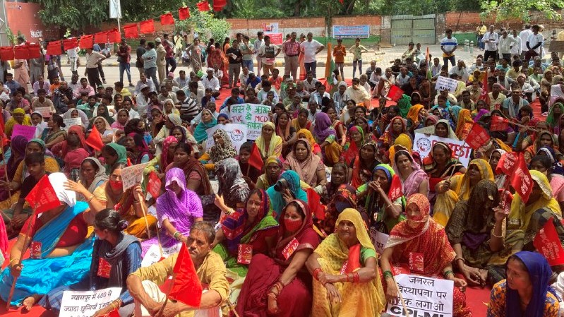 ‘Stop Bulldozer Raj’ Slogan Echoes at Jantar Mantar | NewsClick