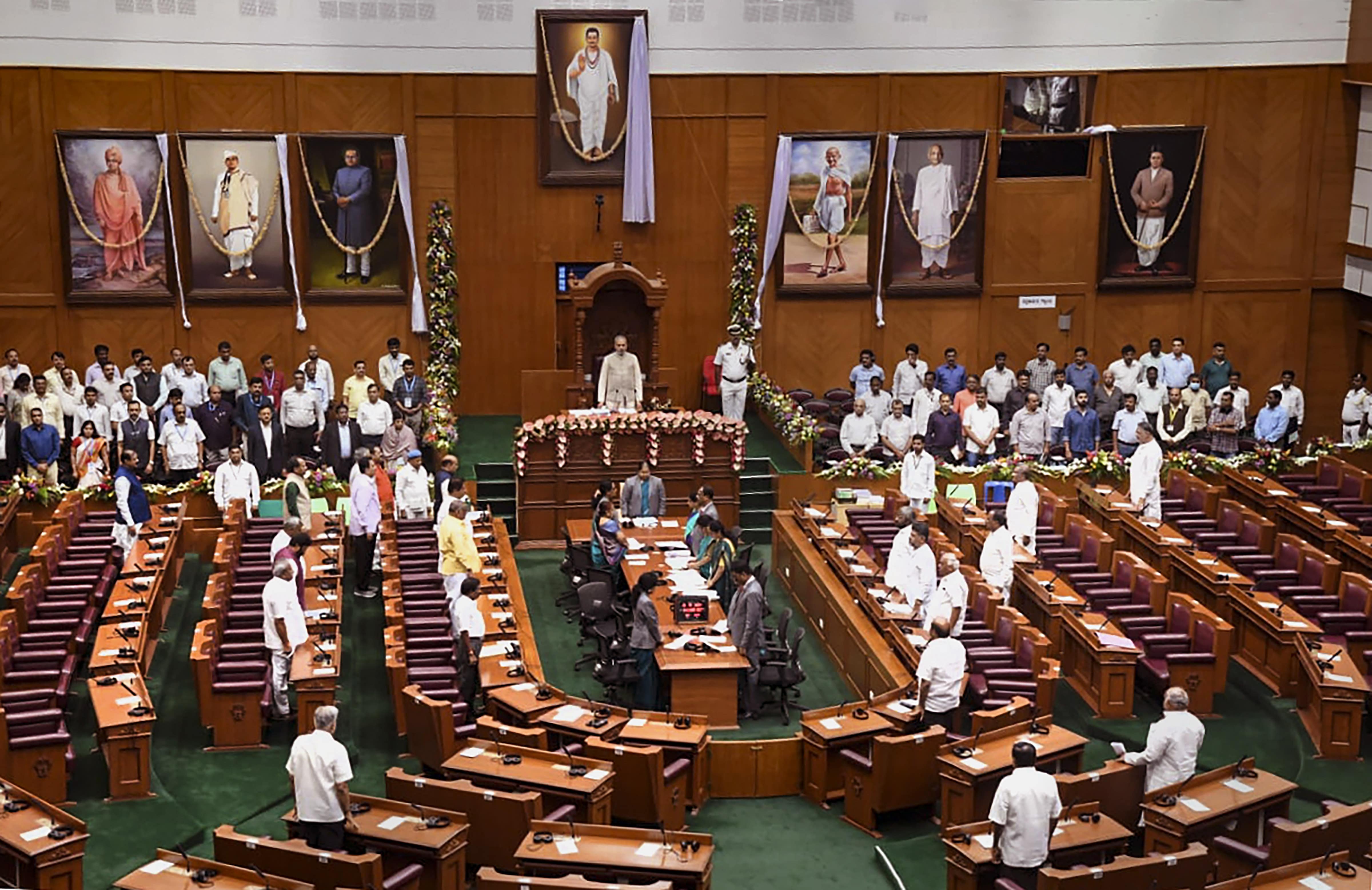 Savarkar’s Portrait in K'taka Assembly Gives Fresh Impetus to BJP’s ...