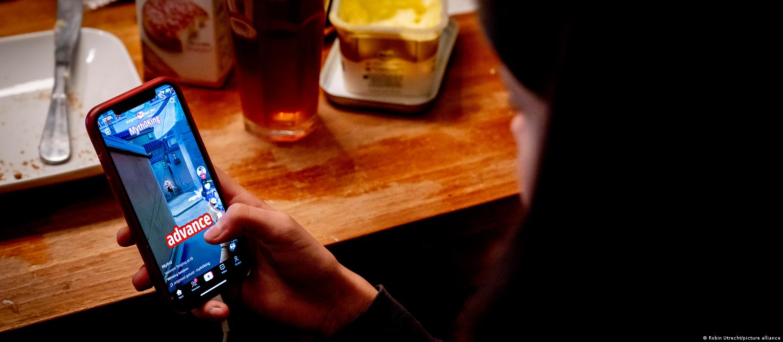 How Alternative Apps Aim to Fix Social Media Problems | NewsClick