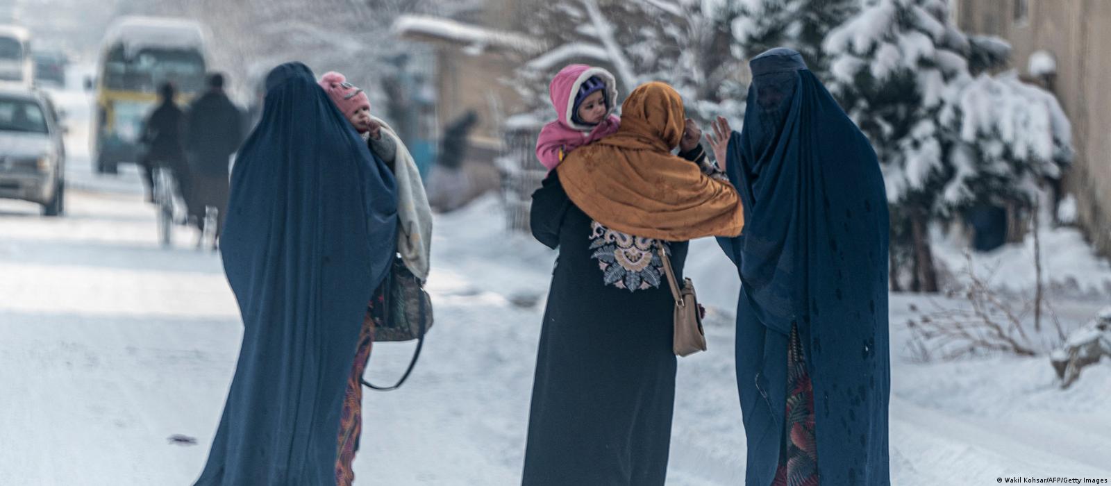 Taliban Ban Women From NGO Work in Afghanistan | NewsClick