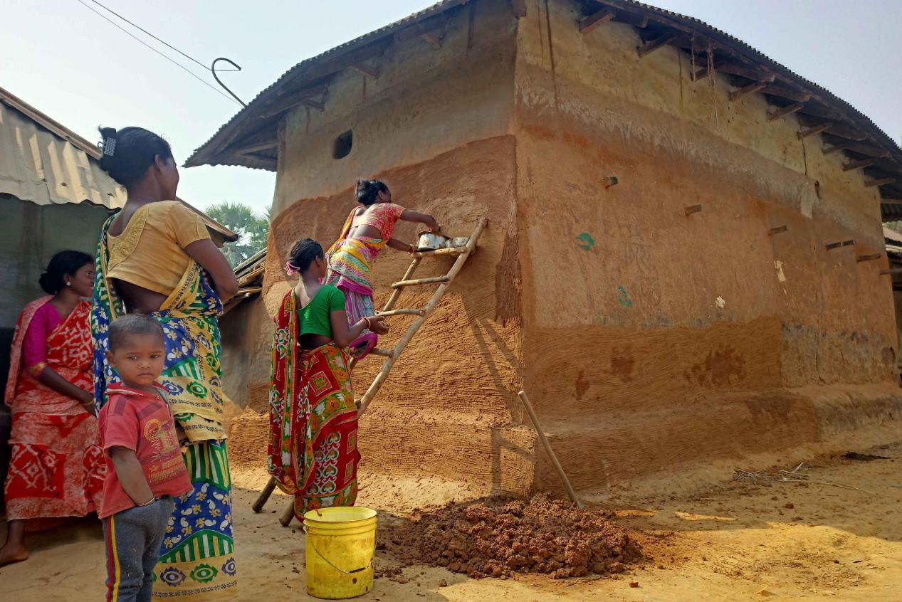 Bengal: Jangalmahal's Poor Tribal Villages Excluded From PMAY En Masse ...