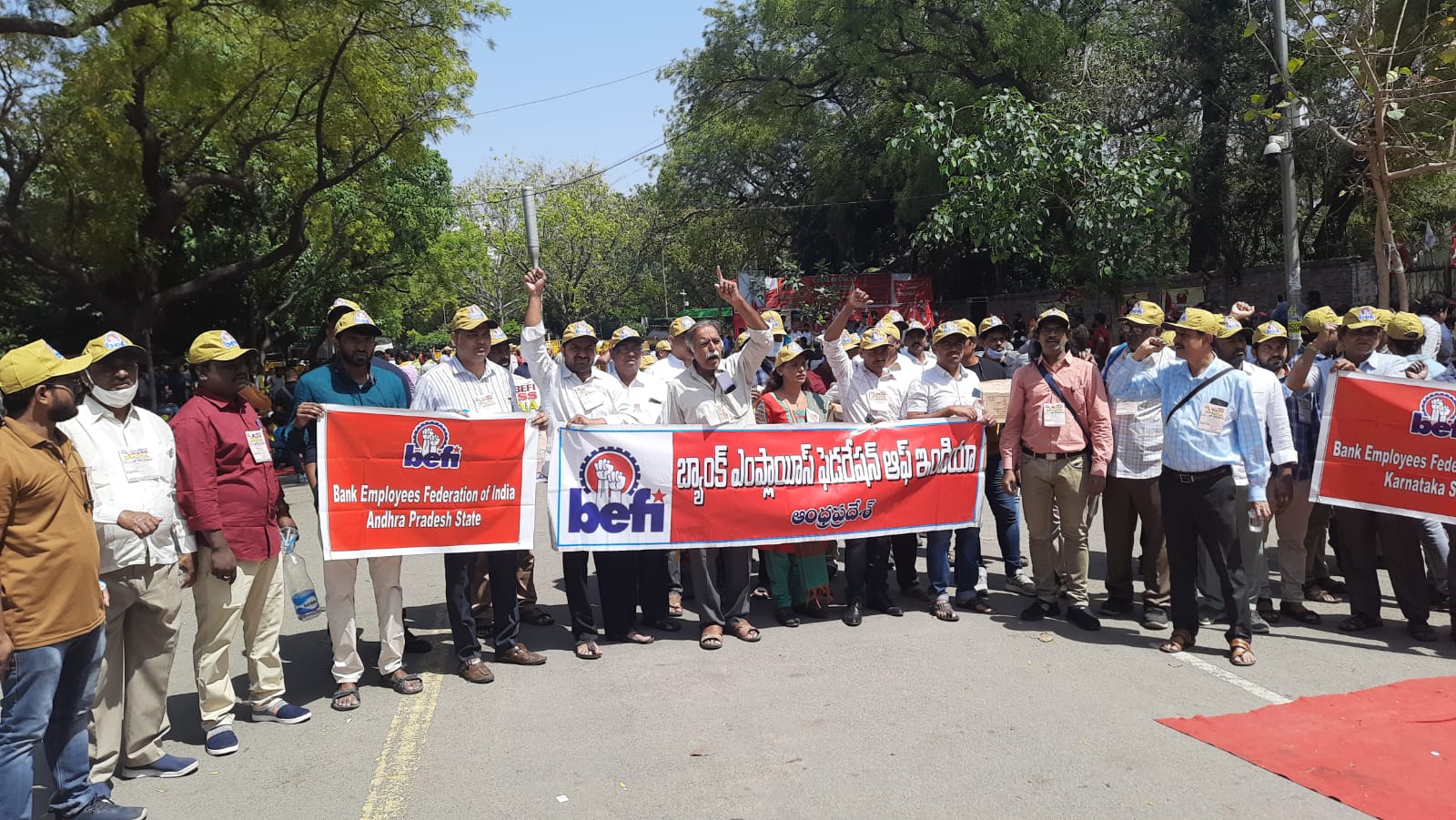 Hundreds of Bankers Oppose NPS, Privatisation at Jantar Mantar | NewsClick