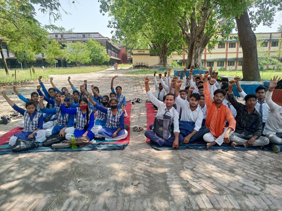 UP: Obra Inter College Students on Indefinite Sit-in Protest Against ...