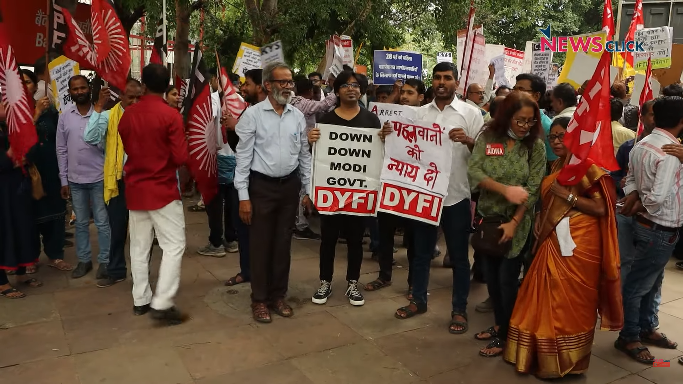 Wrestlers’ Protest: Hundreds Gather in Delhi to Demand Arrest of WFI ...