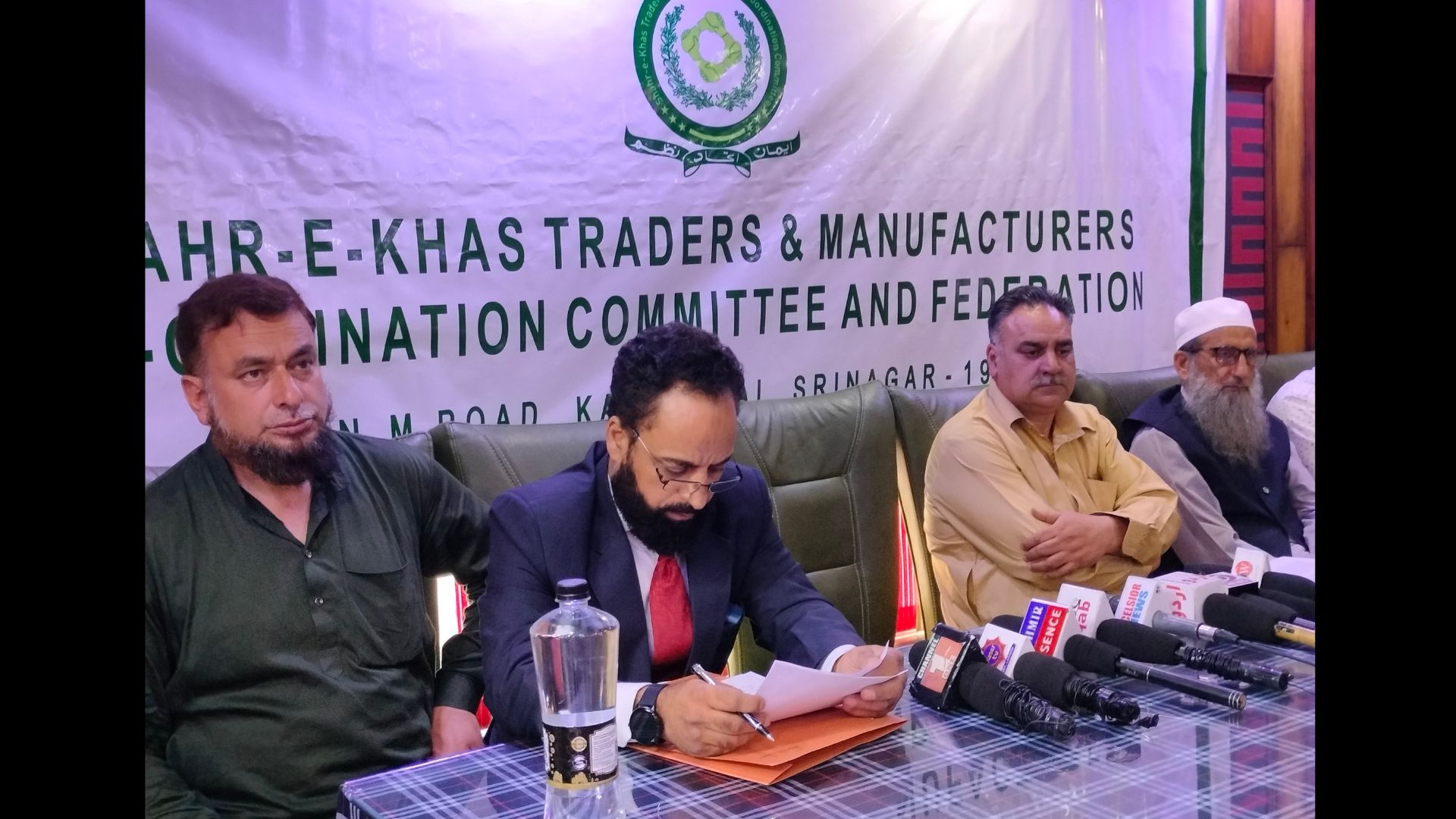 J&K: Trader Group Slams J&K Bank for Using 'Excessive Force' Against ...