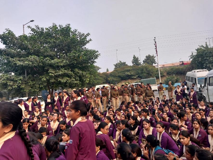 UP Dial 112 Workers Suspend Strike After Akhilesh Promises to Raise ...