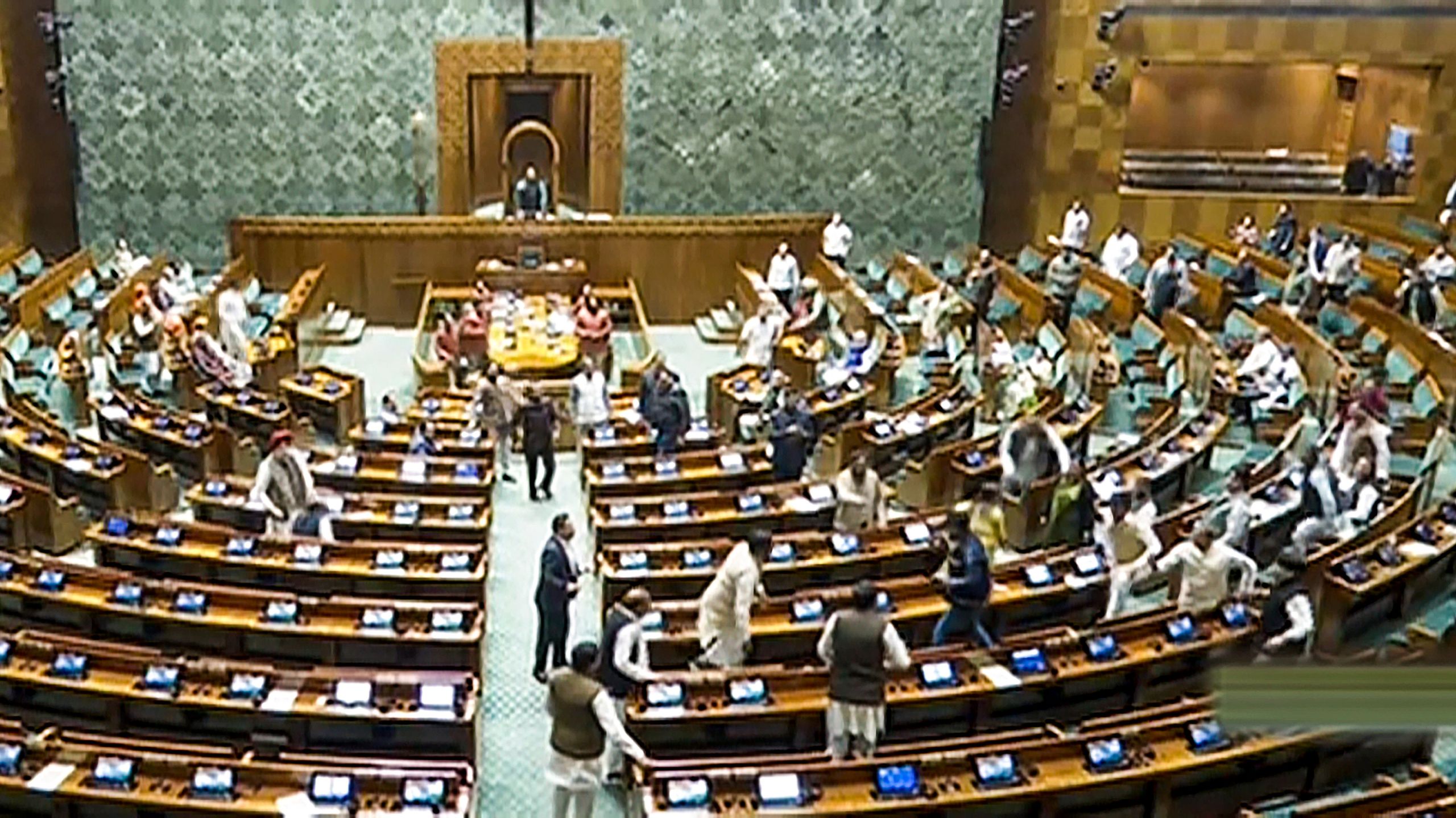 Huge Security Breach in LS, 2 Persons Jump From Public Gallery, Spray ...
