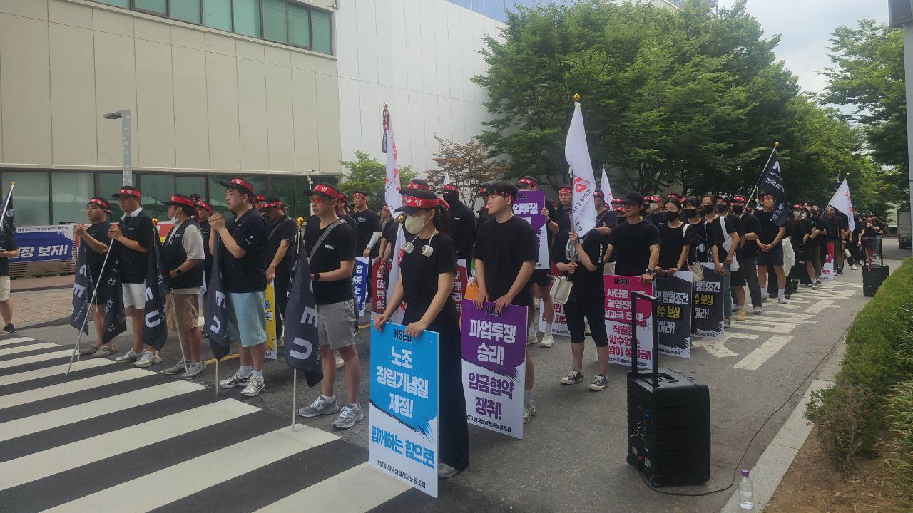Indefinite Strike at Samsung Enters Second Week | NewsClick