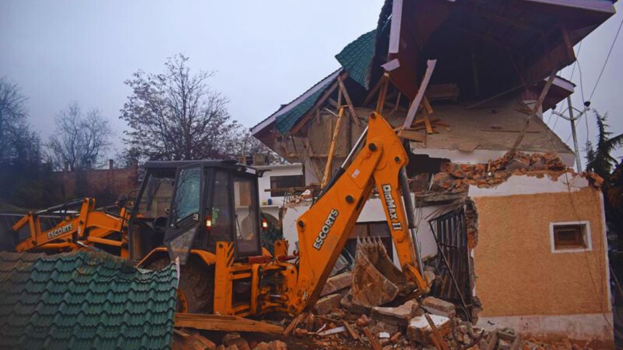 Who Can Stop Bulldozer (in)Justice? | NewsClick