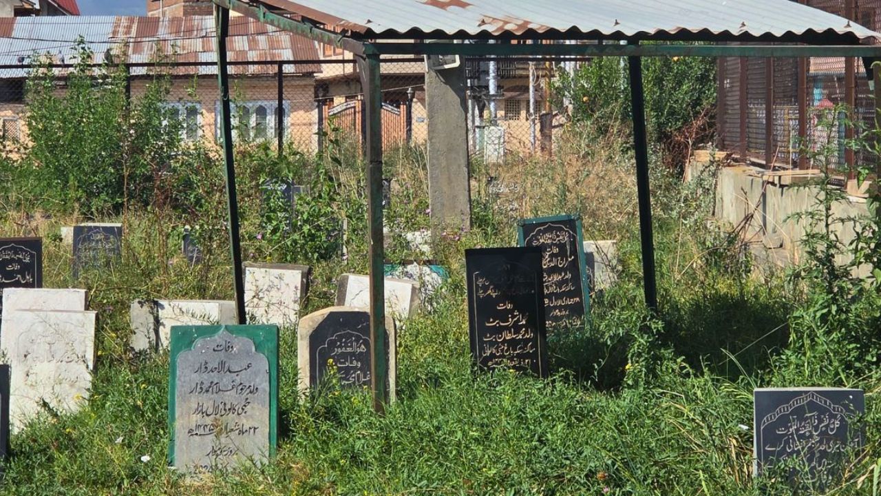 The Invisible Hands That Bury Kashmir’s Dead | NewsClick