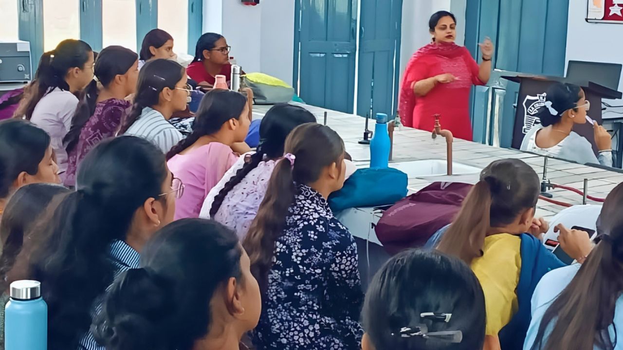 Meet the Women Teaching STEM in Backwaters | NewsClick